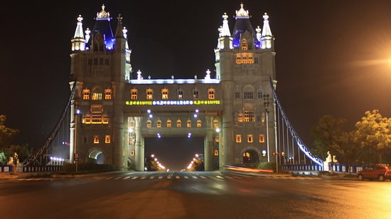 China builds a full sized London’s tower bridge